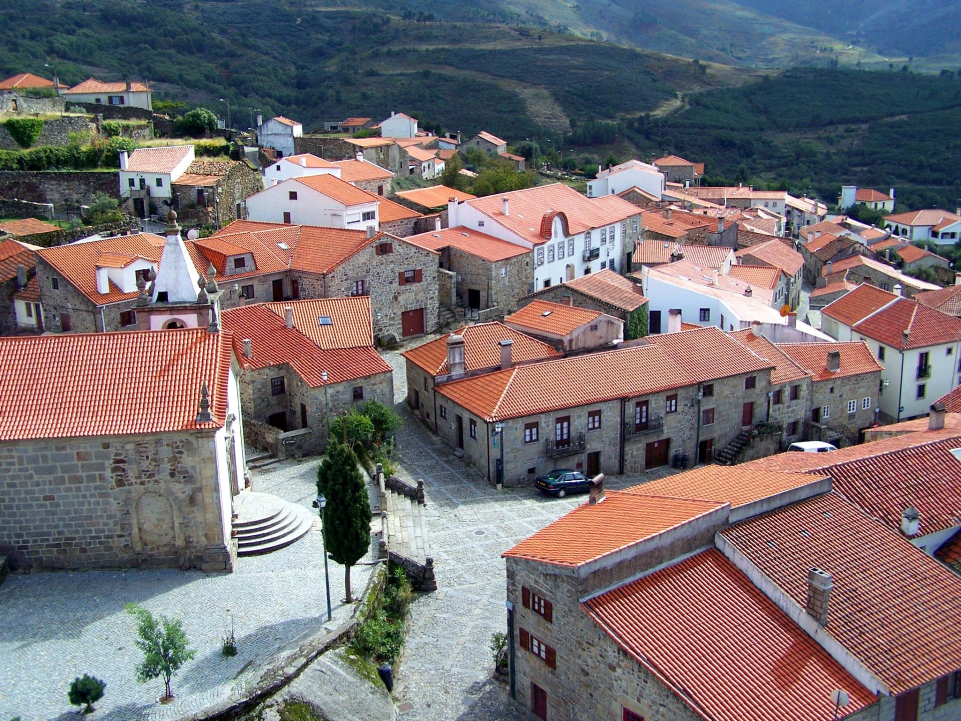 Linhares da Beira, imponente e bucólica...